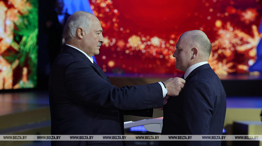 "Мы все служим Отечеству". Лукашенко отметил заслуги тех, кто двигает ...