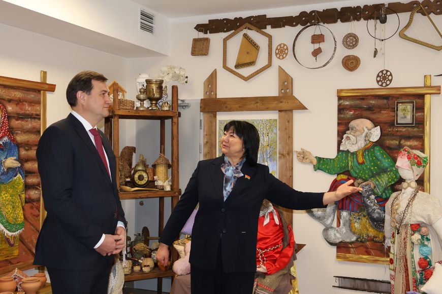 Spreading cheer at care home in Minsk. Belarusian MFA takes part in ...